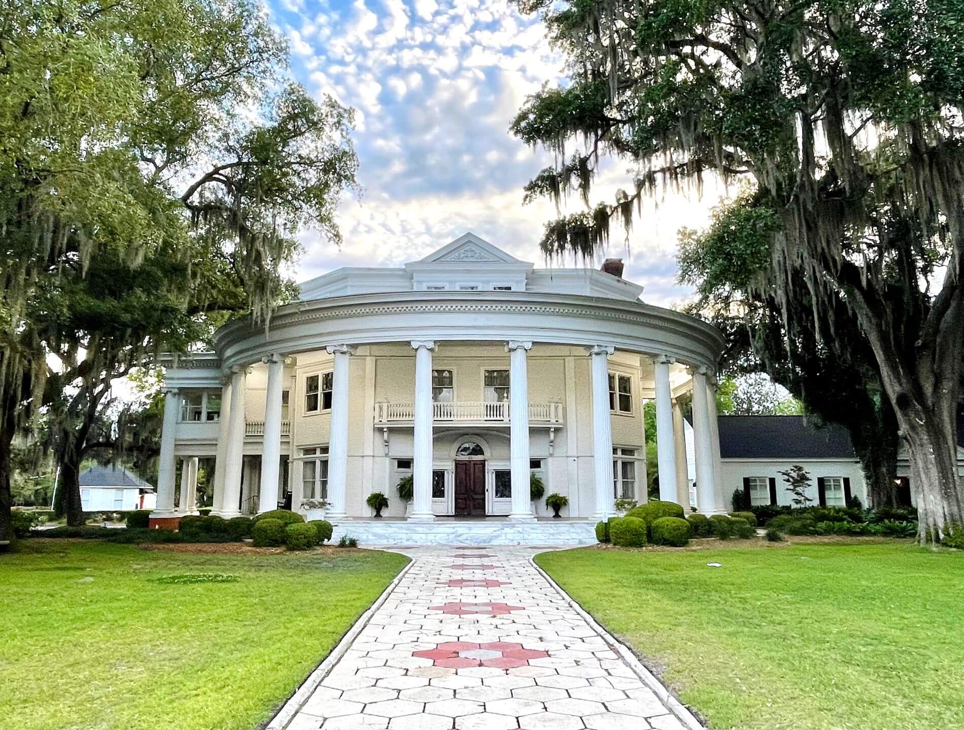 Best Cities To Visit In Georgia - Buddy The Traveling Monkey